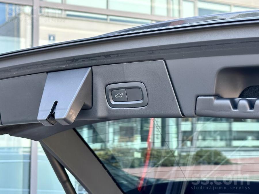 Pelēks Volvo V90 2017 Rīga, ar dzinēja tilpumu 2.00 L un nobraukumu 147 tūkst. km par 19990 €, foto 33 vietnē AUTOMOTO.COM.LV
