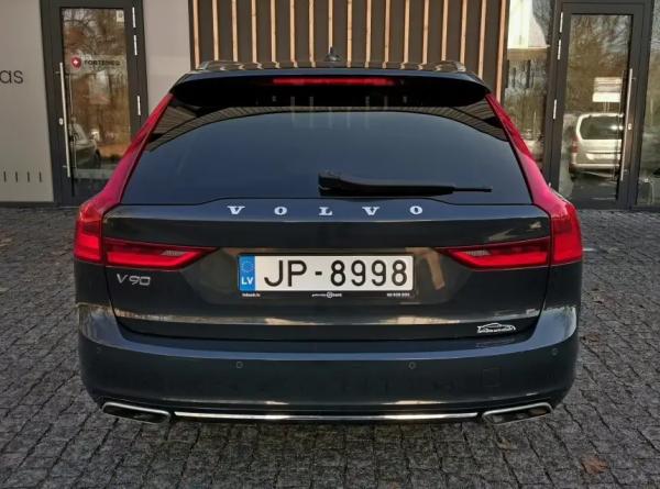 Grey Volvo V90 2017 in Riga, with an engine capacity of 2.00 L and mileage of 192 thousand km for 20990 €, photo 2 on AUTOMOTO.COM.LV