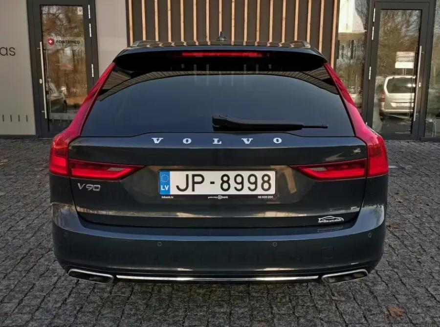 Grey Volvo V90 2017 in Riga, with an engine capacity of 2.00 L and mileage of 192 thousand km for 20990 €, photo 3 on AUTOMOTO.COM.LV