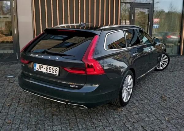 Grey Volvo V90 2017 in Riga, with an engine capacity of 2.00 L and mileage of 192 thousand km for 20990 €, photo 3 on AUTOMOTO.COM.LV
