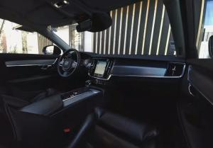 Grey Volvo V90 2017 in Riga, with an engine capacity of 2.00 L and mileage of 192 thousand km for 20990 €, photo 7 on AUTOMOTO.COM.LV