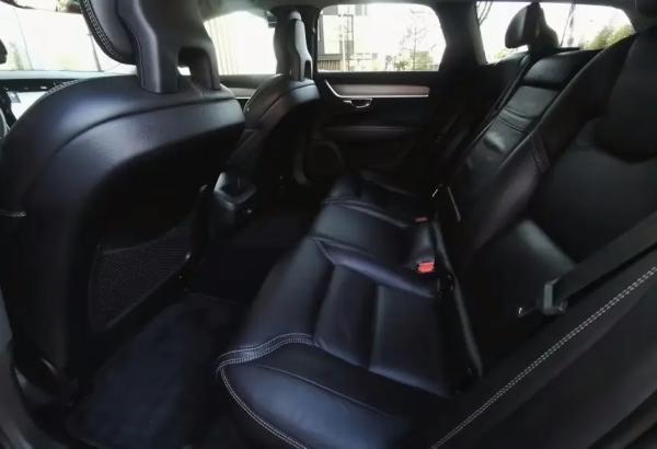 Grey Volvo V90 2017 in Riga, with an engine capacity of 2.00 L and mileage of 192 thousand km for 20990 €, photo 7 on AUTOMOTO.COM.LV