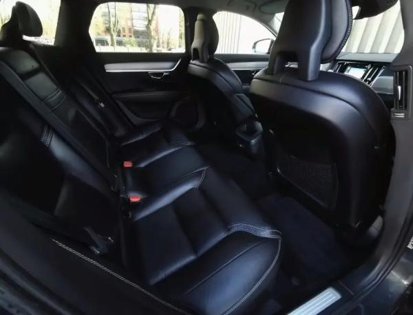 Grey Volvo V90 2017 in Riga, with an engine capacity of 2.00 L and mileage of 192 thousand km for 20990 €, photo 8 on AUTOMOTO.COM.LV