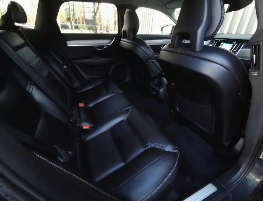 Grey Volvo V90 2017 in Riga, with an engine capacity of 2.00 L and mileage of 192 thousand km for 20990 €, photo 9 on AUTOMOTO.COM.LV