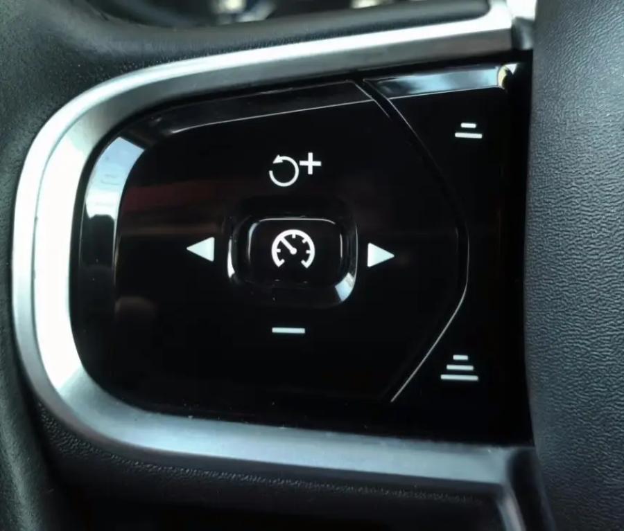 Grey Volvo V90 2017 in Riga, with an engine capacity of 2.00 L and mileage of 192 thousand km for 20990 €, photo 16 on AUTOMOTO.COM.LV