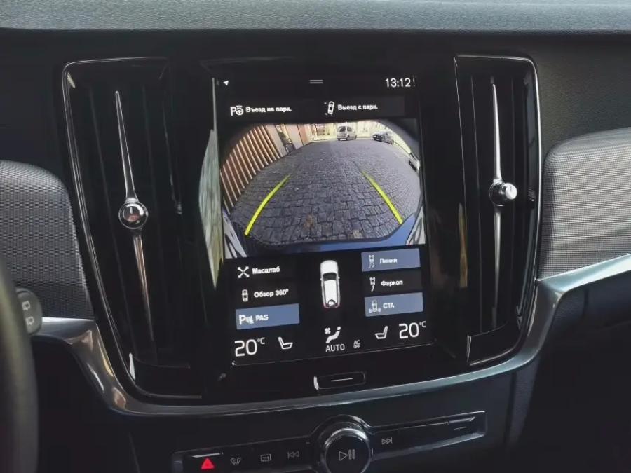 Grey Volvo V90 2017 in Riga, with an engine capacity of 2.00 L and mileage of 192 thousand km for 20990 €, photo 18 on AUTOMOTO.COM.LV