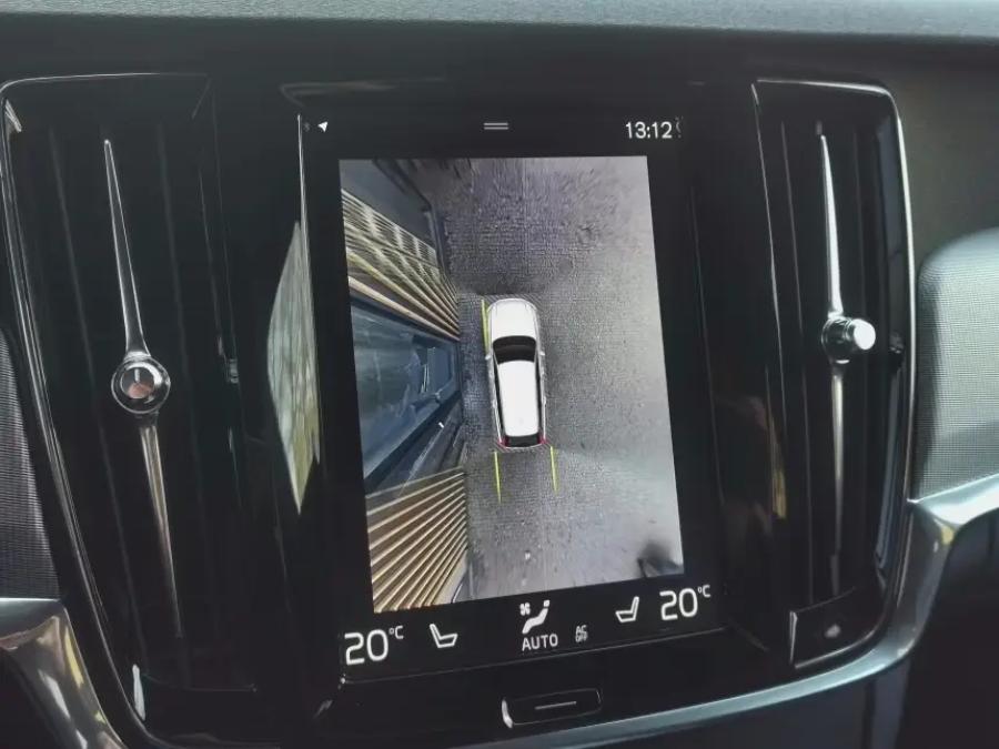 Grey Volvo V90 2017 in Riga, with an engine capacity of 2.00 L and mileage of 192 thousand km for 20990 €, photo 19 on AUTOMOTO.COM.LV