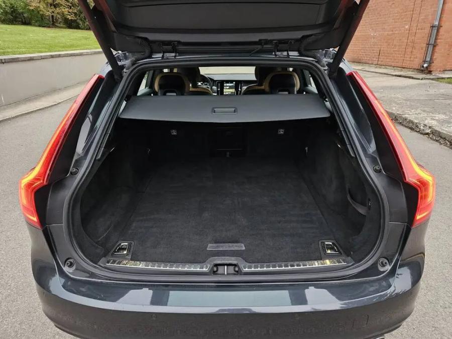 Pelēks Volvo V90 2017 Jēkabpils, ar dzinēja tilpumu 2.00 L un nobraukumu 290 tūkst. km par 14300 €, foto 20 vietnē AUTOMOTO.COM.LV