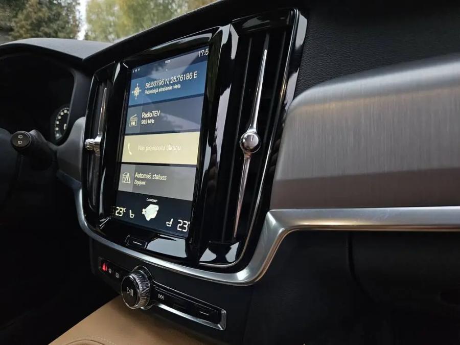 Pelēks Volvo V90 2017 Jēkabpils, ar dzinēja tilpumu 2.00 L un nobraukumu 290 tūkst. km par 14300 €, foto 24 vietnē AUTOMOTO.COM.LV