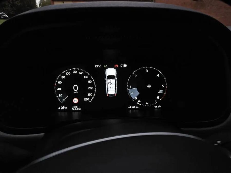 Pelēks Volvo V90 2017 Jēkabpils, ar dzinēja tilpumu 2.00 L un nobraukumu 290 tūkst. km par 14300 €, foto 27 vietnē AUTOMOTO.COM.LV