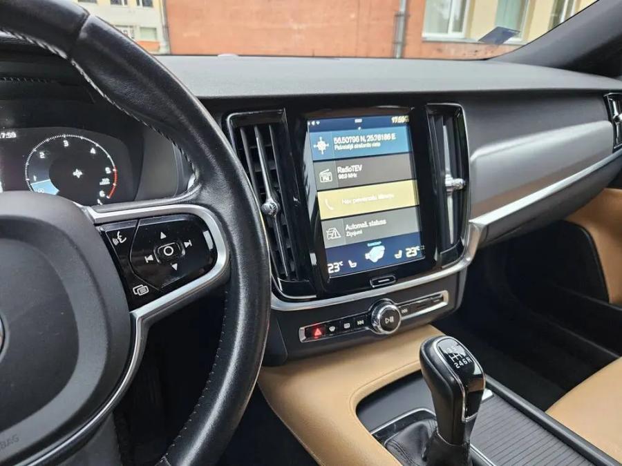 Pelēks Volvo V90 2017 Jēkabpils, ar dzinēja tilpumu 2.00 L un nobraukumu 290 tūkst. km par 14300 €, foto 28 vietnē AUTOMOTO.COM.LV