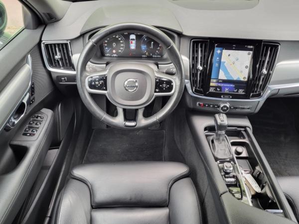 Pelēks Volvo V90 2017 Rīga, ar dzinēja tilpumu 2.00 L un nobraukumu 148 tūkst. km par 17900 €, foto 4 vietnē AUTOMOTO.COM.LV