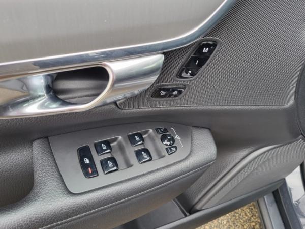 Pelēks Volvo V90 2017 Rīga, ar dzinēja tilpumu 2.00 L un nobraukumu 148 tūkst. km par 17900 €, foto 7 vietnē AUTOMOTO.COM.LV