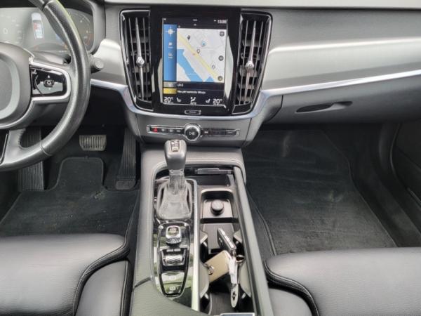 Pelēks Volvo V90 2017 Rīga, ar dzinēja tilpumu 2.00 L un nobraukumu 148 tūkst. km par 17900 €, foto 8 vietnē AUTOMOTO.COM.LV