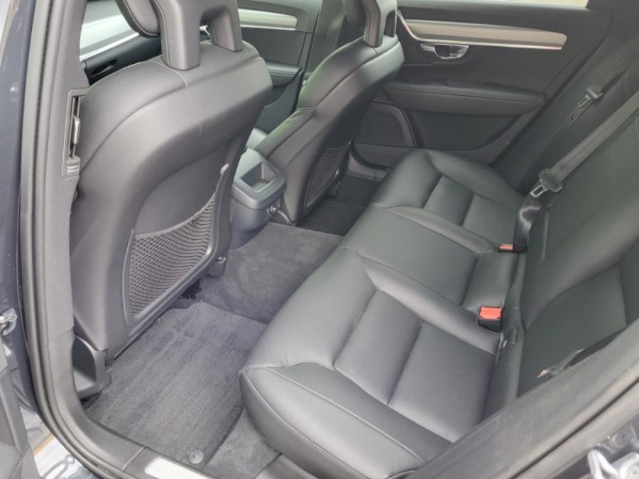 Pelēks Volvo V90 2017 Rīga, ar dzinēja tilpumu 2.00 L un nobraukumu 148 tūkst. km par 17900 €, foto 12 vietnē AUTOMOTO.COM.LV