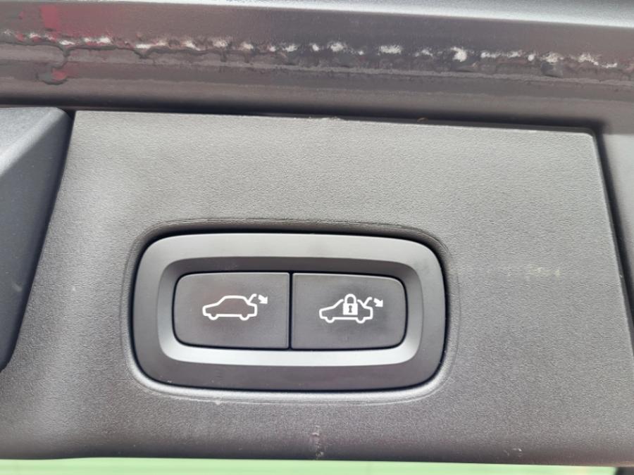 Pelēks Volvo V90 2017 Rīga, ar dzinēja tilpumu 2.00 L un nobraukumu 148 tūkst. km par 17900 €, foto 14 vietnē AUTOMOTO.COM.LV