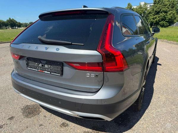 Pelēks Volvo V90 2017 Kauņa, ar dzinēja tilpumu 2.00 L un nobraukumu 369 tūkst. km par 14850 €, foto 6 vietnē AUTOMOTO.COM.LV