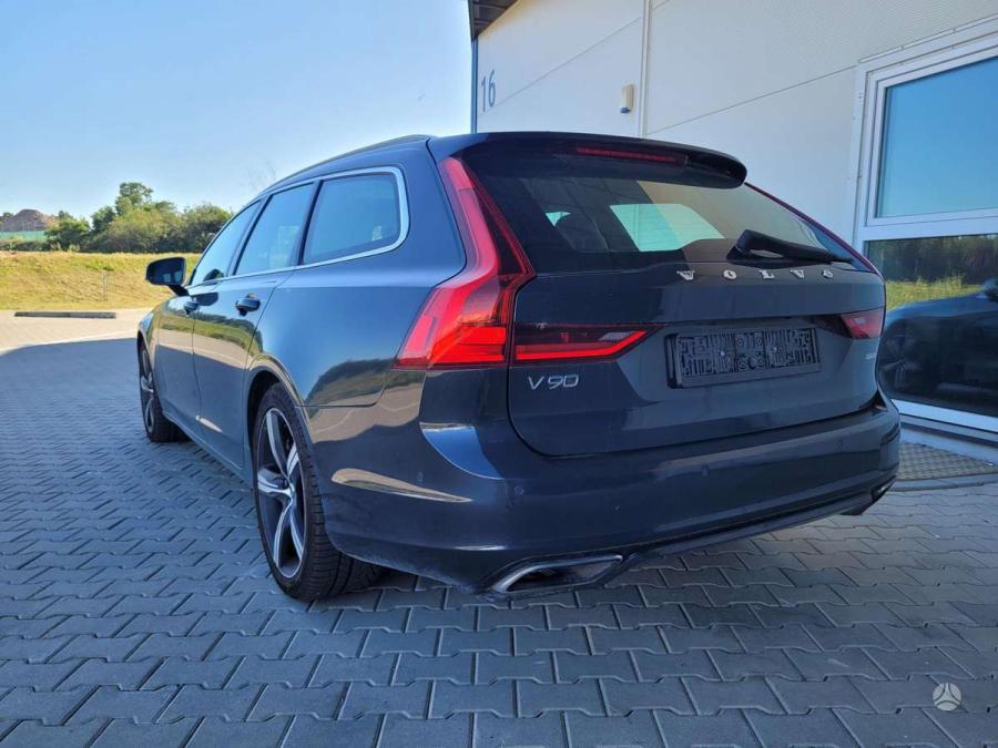 Grey Volvo V90 2017 in Vilnius, with an engine capacity of 1.97 L and mileage of 233 thousand km for 15750 €, photo 6 on AUTOMOTO.COM.LV