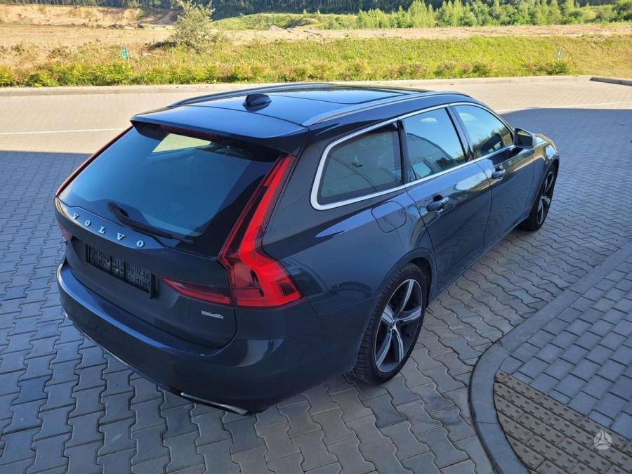 Grey Volvo V90 2017 in Vilnius, with an engine capacity of 1.97 L and mileage of 233 thousand km for 15750 €, photo 8 on AUTOMOTO.COM.LV