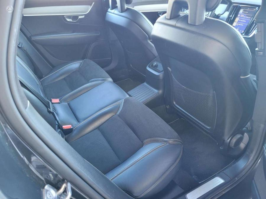 Grey Volvo V90 2017 in Vilnius, with an engine capacity of 1.97 L and mileage of 233 thousand km for 15750 €, photo 17 on AUTOMOTO.COM.LV