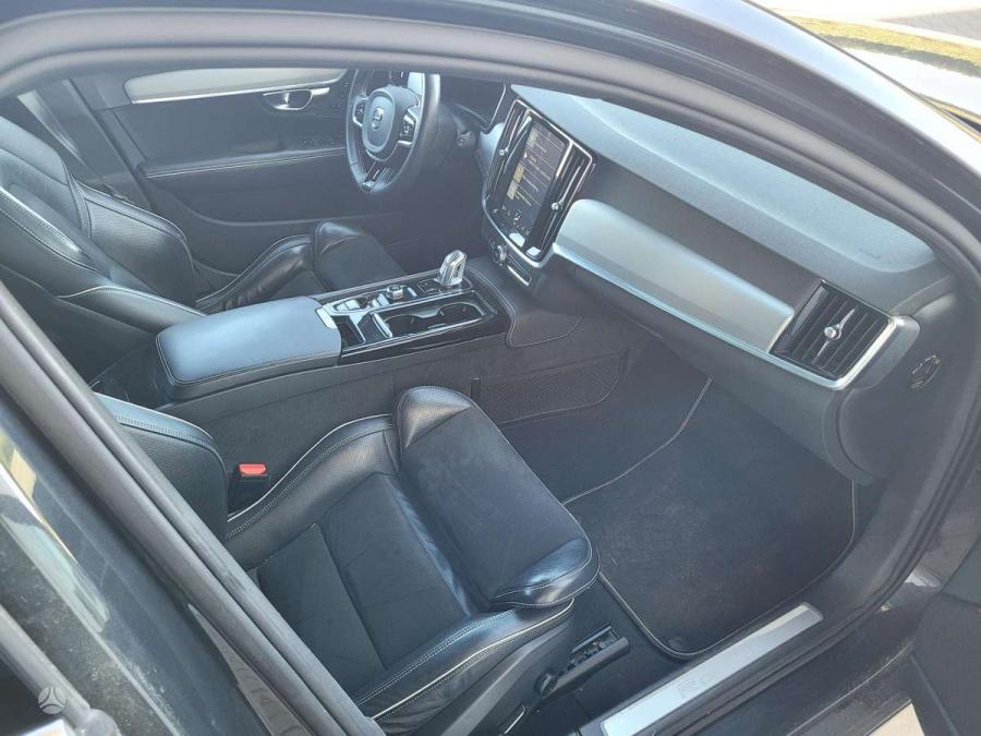 Grey Volvo V90 2017 in Vilnius, with an engine capacity of 1.97 L and mileage of 233 thousand km for 15750 €, photo 18 on AUTOMOTO.COM.LV