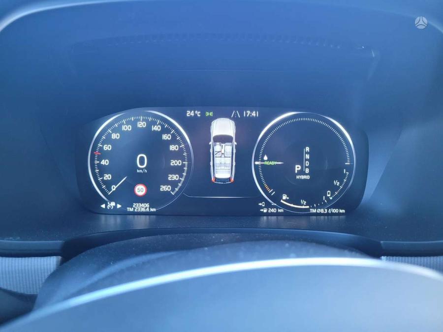 Grey Volvo V90 2017 in Vilnius, with an engine capacity of 1.97 L and mileage of 233 thousand km for 15750 €, photo 19 on AUTOMOTO.COM.LV