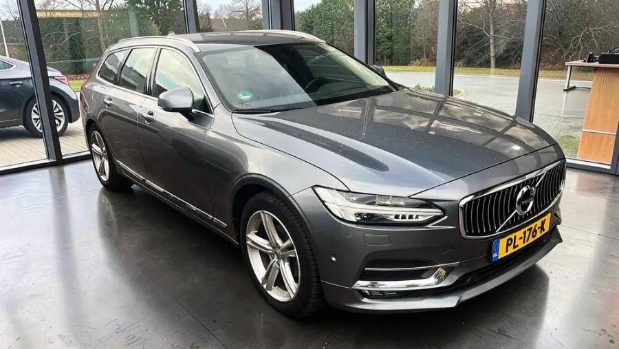 Grey Volvo V90 2017 in Jurmala, with an engine capacity of 2.00 L and mileage of 345 thousand km for 12950 €, photo 3 on AUTOMOTO.COM.LV