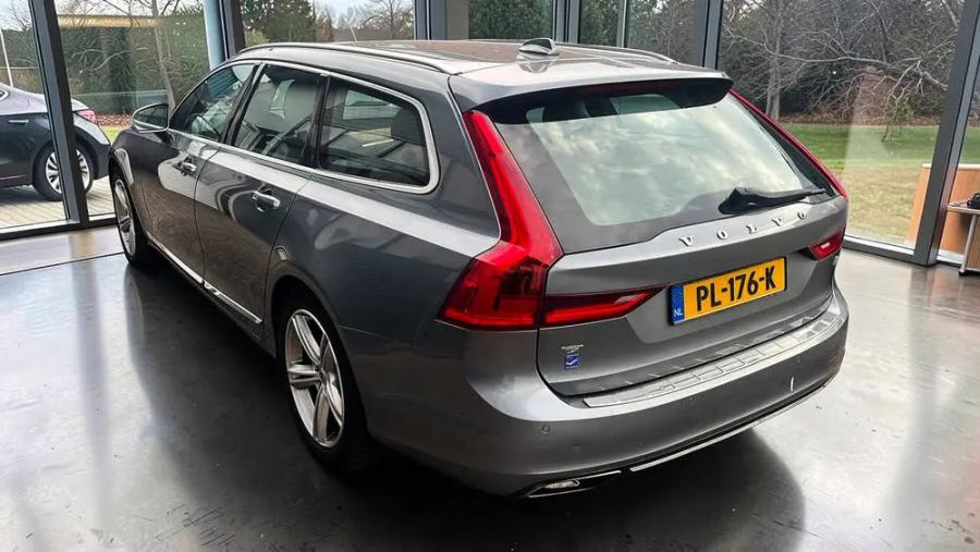 Grey Volvo V90 2017 in Jurmala, with an engine capacity of 2.00 L and mileage of 345 thousand km for 12950 €, photo 5 on AUTOMOTO.COM.LV