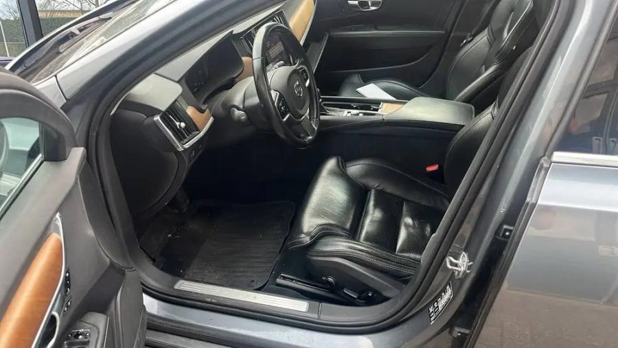 Grey Volvo V90 2017 in Jurmala, with an engine capacity of 2.00 L and mileage of 345 thousand km for 12950 €, photo 6 on AUTOMOTO.COM.LV