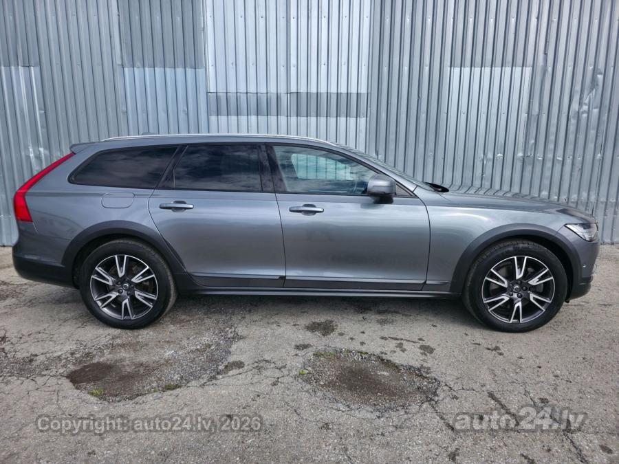 Pelēks Volvo V90 2017 Tallina, ar dzinēja tilpumu 2.00 L un nobraukumu 218 tūkst. km par 17690 €, foto 7 vietnē AUTOMOTO.COM.LV