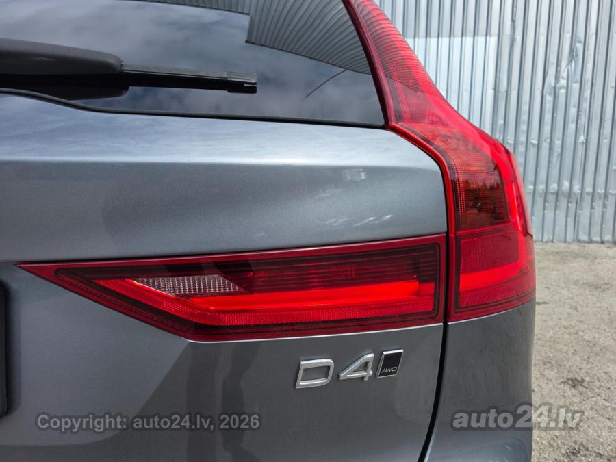 Pelēks Volvo V90 2017 Tallina, ar dzinēja tilpumu 2.00 L un nobraukumu 218 tūkst. km par 17690 €, foto 10 vietnē AUTOMOTO.COM.LV