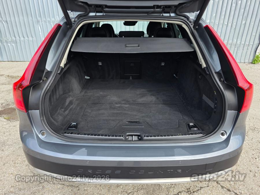 Pelēks Volvo V90 2017 Tallina, ar dzinēja tilpumu 2.00 L un nobraukumu 218 tūkst. km par 17690 €, foto 11 vietnē AUTOMOTO.COM.LV