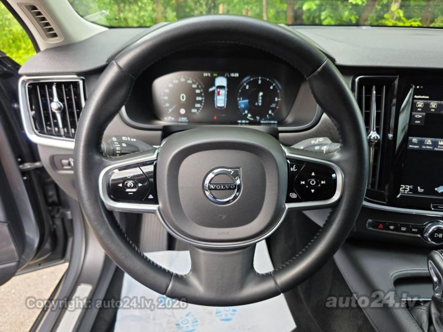Pelēks Volvo V90 2017 Tallina, ar dzinēja tilpumu 2.00 L un nobraukumu 218 tūkst. km par 17690 €, foto 18 vietnē AUTOMOTO.COM.LV