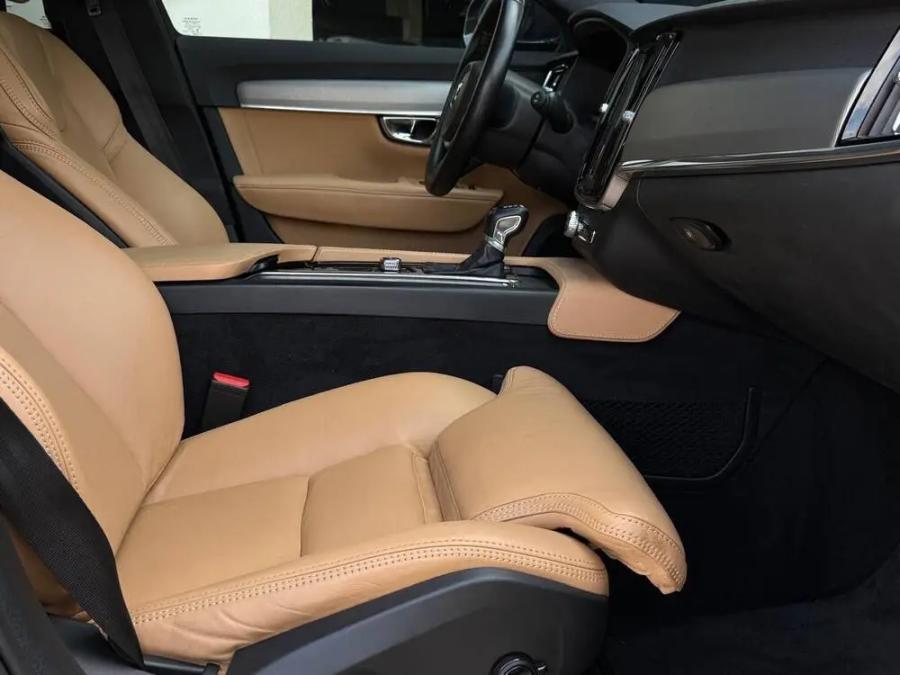 Pelēks Volvo V90 2017 Jelgava, ar dzinēja tilpumu 2.00 L un nobraukumu 283 tūkst. km par 15600 €, foto 16 vietnē AUTOMOTO.COM.LV