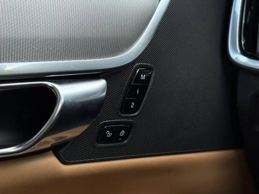 Pelēks Volvo V90 2017 Jelgava, ar dzinēja tilpumu 2.00 L un nobraukumu 283 tūkst. km par 15600 €, foto 20 vietnē AUTOMOTO.COM.LV