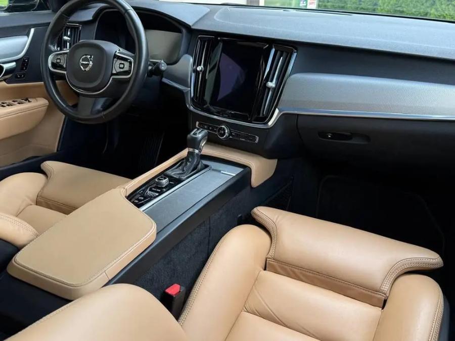 Pelēks Volvo V90 2017 Jelgava, ar dzinēja tilpumu 2.00 L un nobraukumu 283 tūkst. km par 15600 €, foto 21 vietnē AUTOMOTO.COM.LV