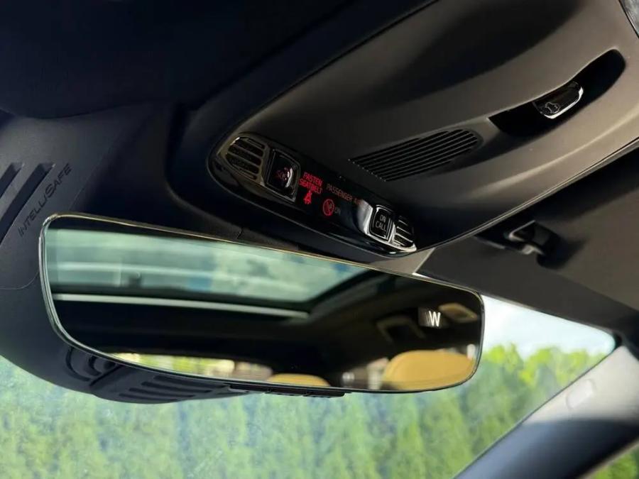Pelēks Volvo V90 2017 Jelgava, ar dzinēja tilpumu 2.00 L un nobraukumu 283 tūkst. km par 15600 €, foto 28 vietnē AUTOMOTO.COM.LV