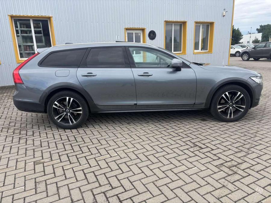 Pelēks Volvo V90 2017 Tauragė, ar dzinēja tilpumu 1.97 L un nobraukumu 300 tūkst. km par 12900 €, foto 4 vietnē AUTOMOTO.COM.LV