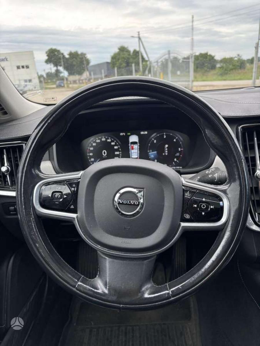 Pelēks Volvo V90 2017 Tauragė, ar dzinēja tilpumu 1.97 L un nobraukumu 300 tūkst. km par 12900 €, foto 16 vietnē AUTOMOTO.COM.LV