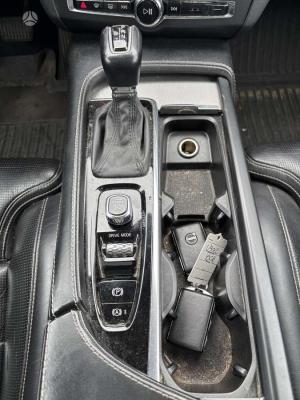Pelēks Volvo V90 2017 Tauragė, ar dzinēja tilpumu 1.97 L un nobraukumu 300 tūkst. km par 12900 €, foto 18 vietnē AUTOMOTO.COM.LV