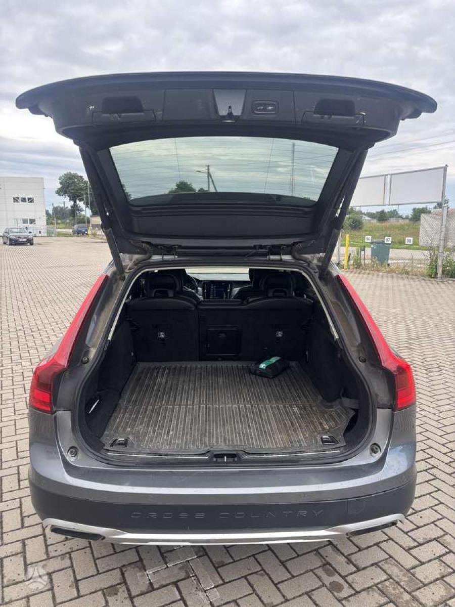 Pelēks Volvo V90 2017 Tauragė, ar dzinēja tilpumu 1.97 L un nobraukumu 300 tūkst. km par 12900 €, foto 29 vietnē AUTOMOTO.COM.LV