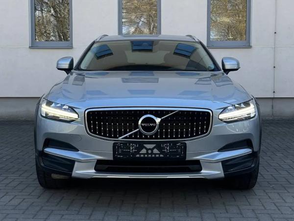 Grey Volvo V90 2017 in Jelgava, with an engine capacity of 2.00 L and mileage of 220 thousand km for 17990 €, photo 2 on AUTOMOTO.COM.LV