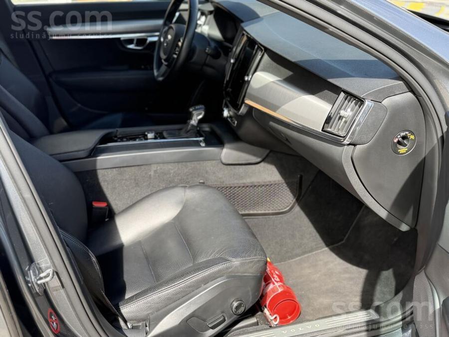 Pelēks Volvo V90 2017 Rīga, ar dzinēja tilpumu 2.00 L un nobraukumu 266 tūkst. km par 14150 €, foto 16 vietnē AUTOMOTO.COM.LV