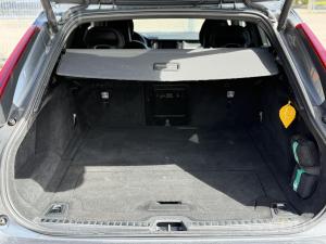Pelēks Volvo V90 2017 Rīga, ar dzinēja tilpumu 2.00 L un nobraukumu 266 tūkst. km par 14150 €, foto 19 vietnē AUTOMOTO.COM.LV