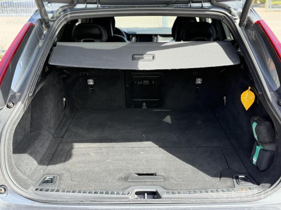 Pelēks Volvo V90 2017 Rīga, ar dzinēja tilpumu 2.00 L un nobraukumu 266 tūkst. km par 14150 €, foto 19 vietnē AUTOMOTO.COM.LV