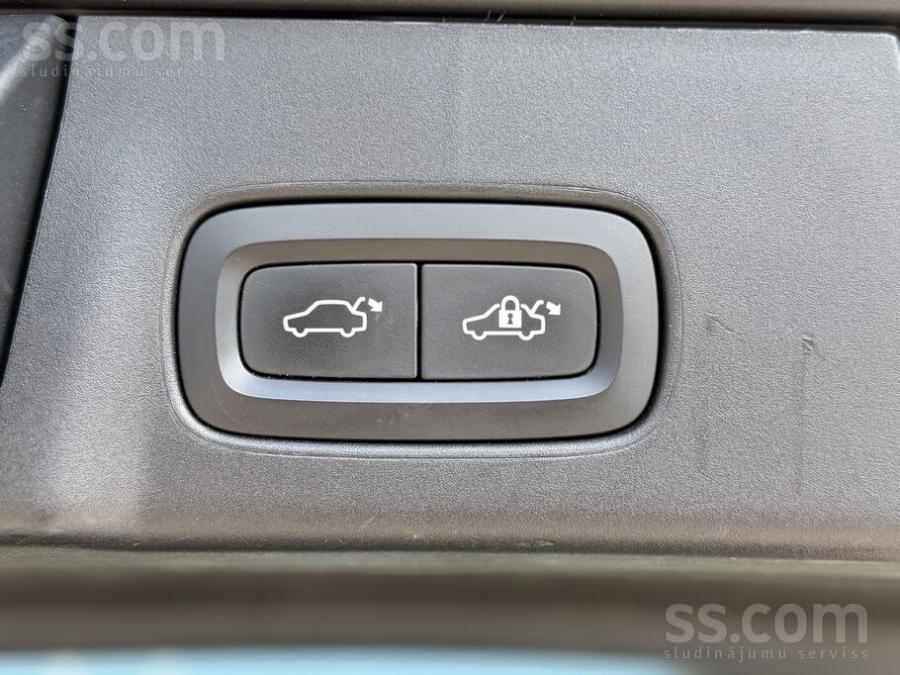 Pelēks Volvo V90 2017 Rīga, ar dzinēja tilpumu 2.00 L un nobraukumu 266 tūkst. km par 14150 €, foto 20 vietnē AUTOMOTO.COM.LV