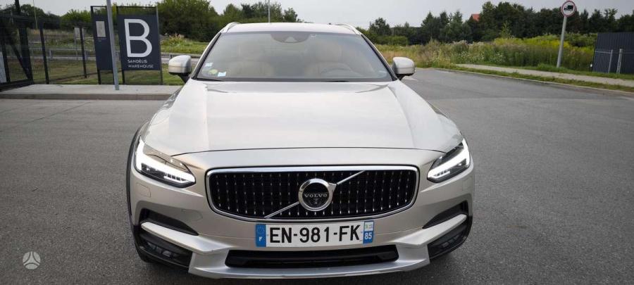 Pelēks Volvo V90 2017 Kauņa, ar dzinēja tilpumu 1.97 L un nobraukumu 180 tūkst. km par 17900 €, foto 3 vietnē AUTOMOTO.COM.LV