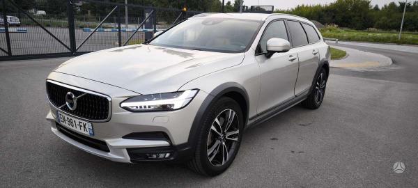 Pelēks Volvo V90 2017 Kauņa, ar dzinēja tilpumu 1.97 L un nobraukumu 180 tūkst. km par 17900 €, foto 3 vietnē AUTOMOTO.COM.LV