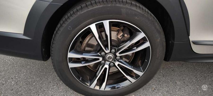 Pelēks Volvo V90 2017 Kauņa, ar dzinēja tilpumu 1.97 L un nobraukumu 180 tūkst. km par 17900 €, foto 36 vietnē AUTOMOTO.COM.LV