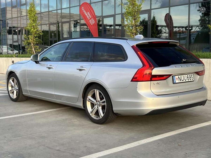 Pelēks Volvo V90 2017 Panevēža, ar dzinēja tilpumu 1.97 L un nobraukumu 590 tūkst. km par 5999 €, foto 4 vietnē AUTOMOTO.COM.LV